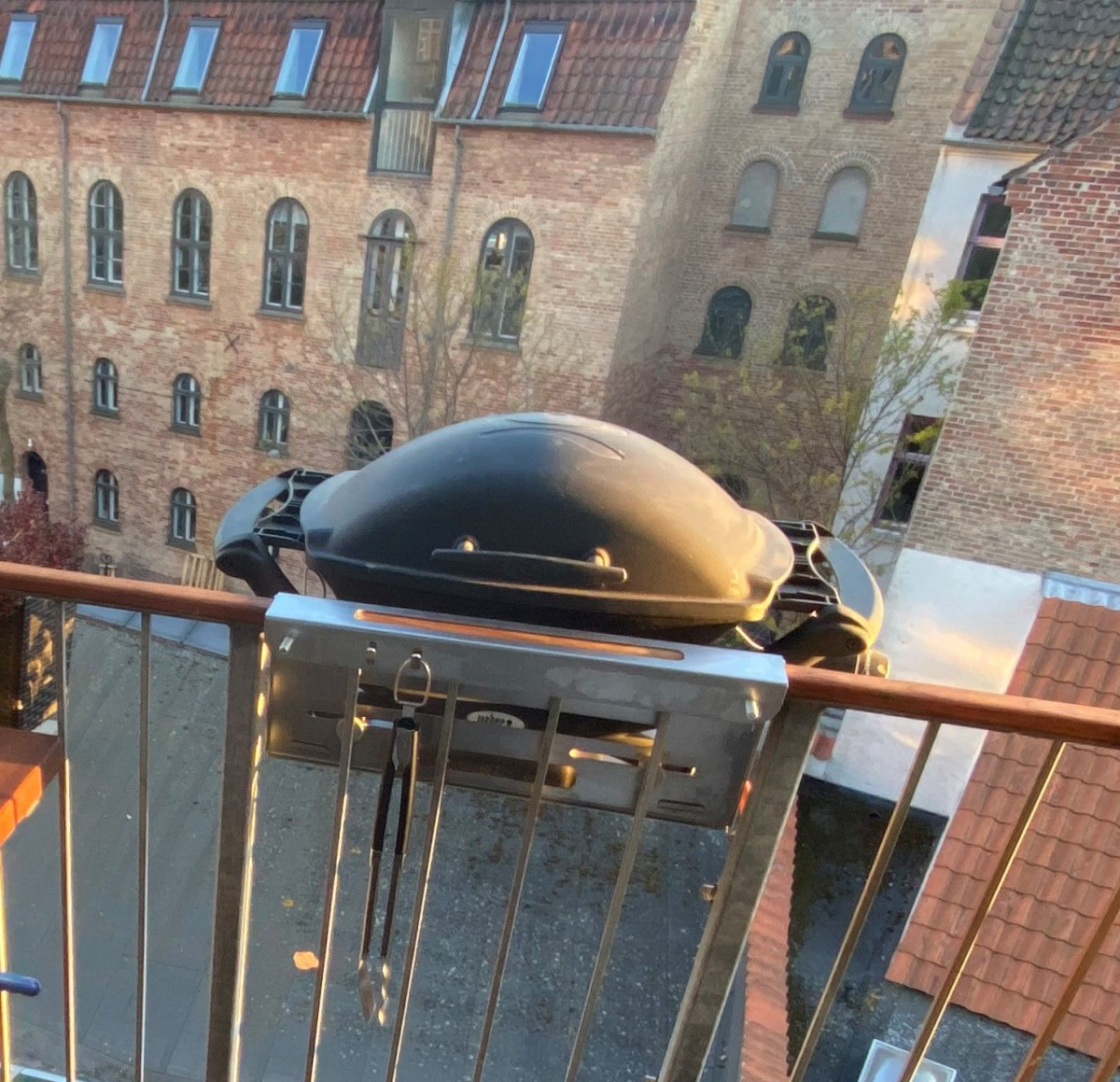 Grillholder altan Weber Q2000/2200 - Grillholder til altaner ...